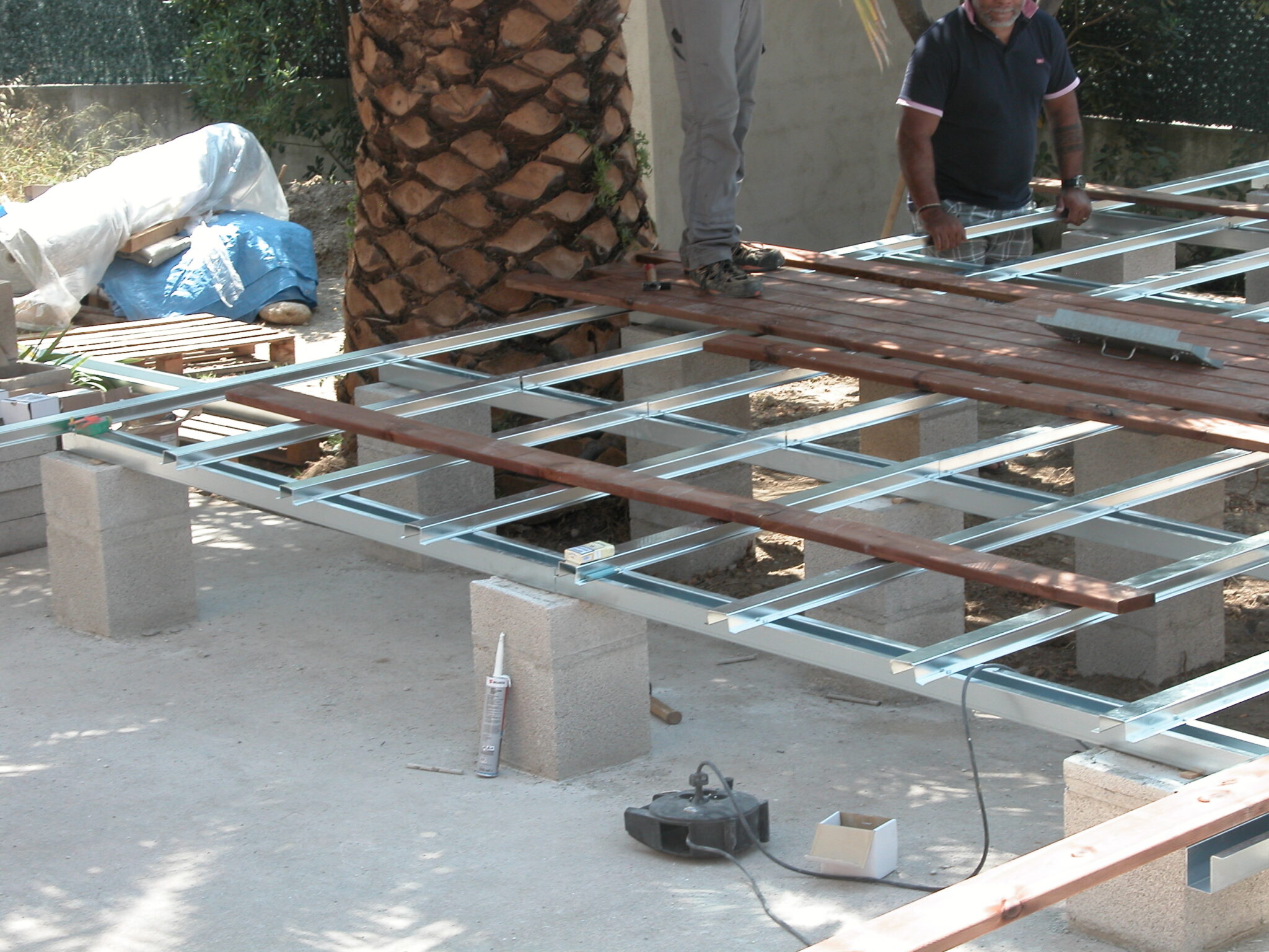 Solsteel®, un système révolutionnaire de pose de terrasses en bois ou ...