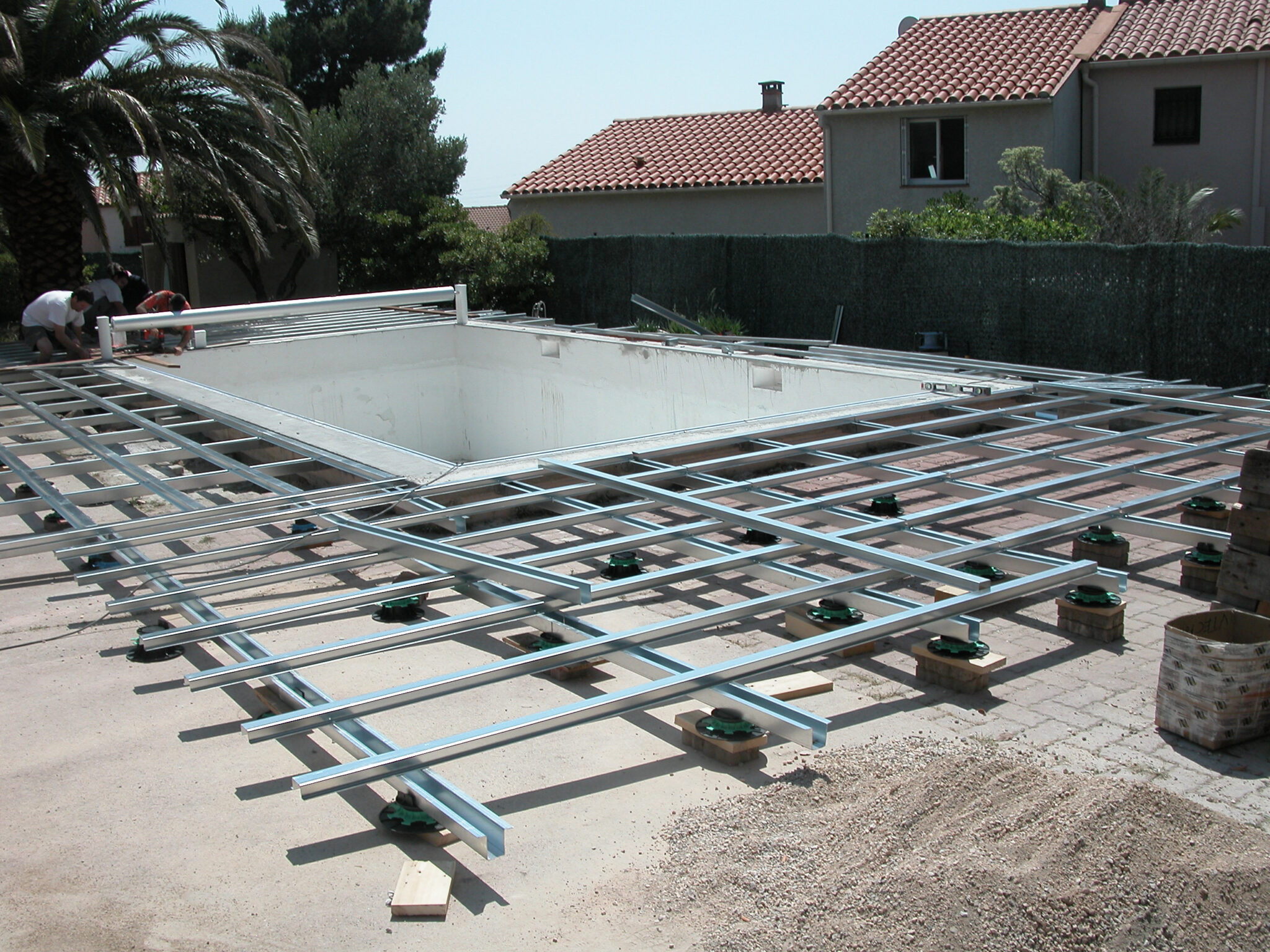 Solsteel®, un système révolutionnaire de pose de terrasses en bois ou ...